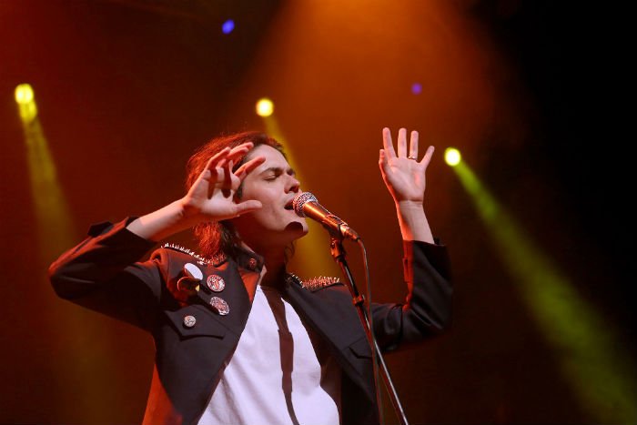 Filipe Catto apresenta o show do álbum Tomada em Osasco | Visão Oeste