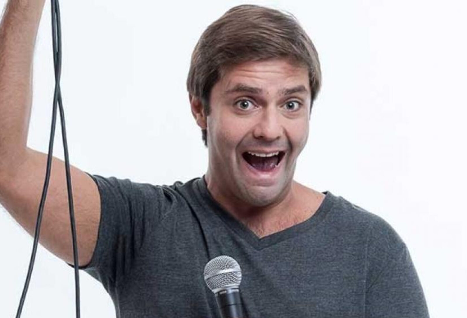 Fabio Rabin leva novo show de stand up para drive-in em Cotia
