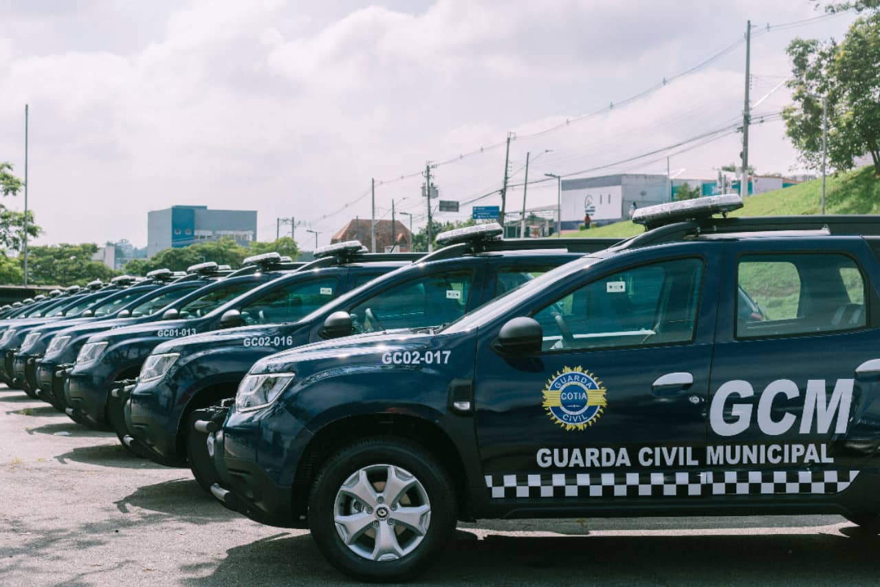 GCM de Cotia recebe viaturas 0km