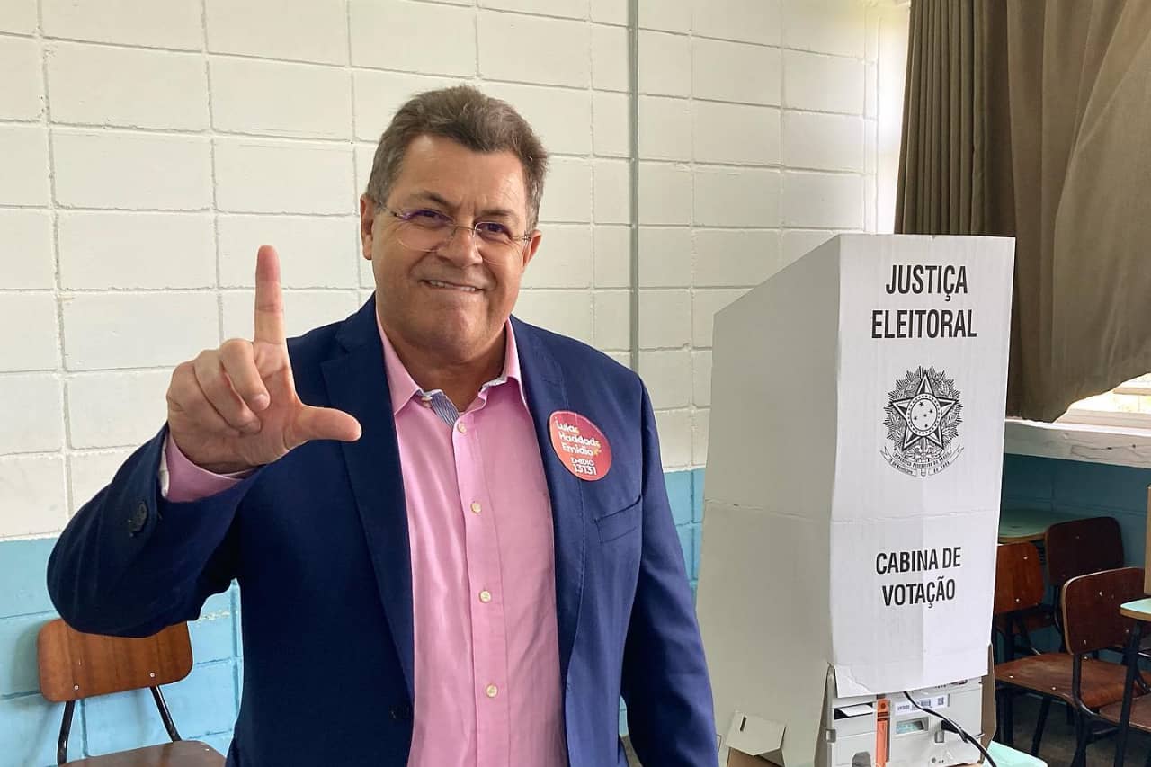 “Viva a democracia”, declara Emidio após votar, em Osasco | Visão Oeste