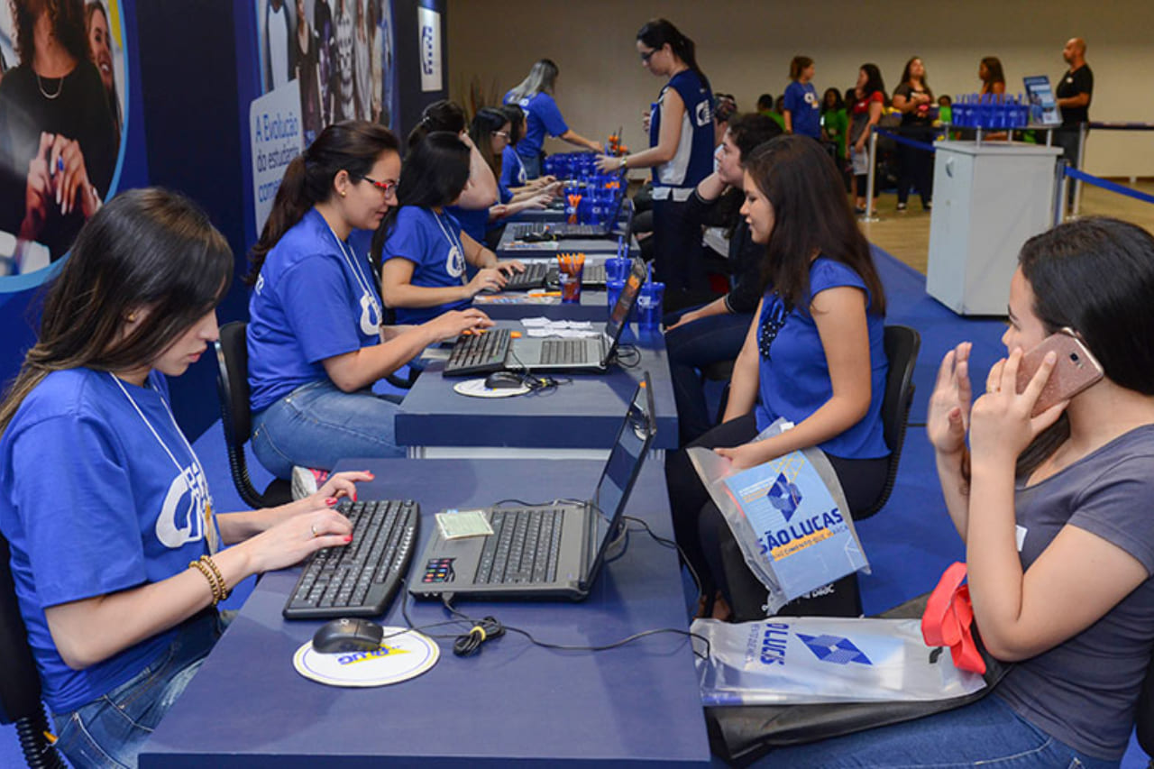 CIEE cadastra estudantes nas estações de trem para o primeiro emprego ...