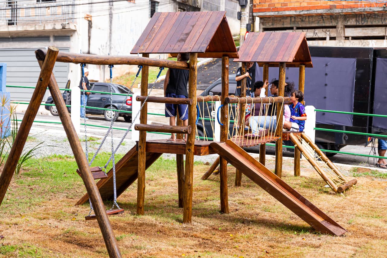Quadra esportiva, academia ao ar livre e playground são entregues no ...