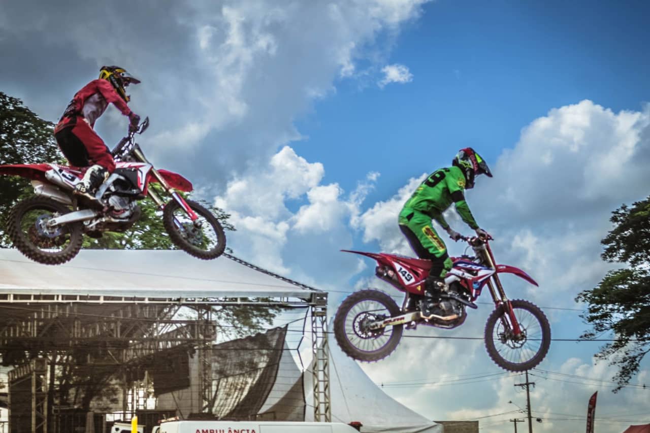 Atleta de Osasco participa de provas de motocross no interior paulista
