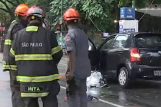 Homem morre eletrocutado ao tentar sair de carro atingido por fio de alta tensão em São Paulo