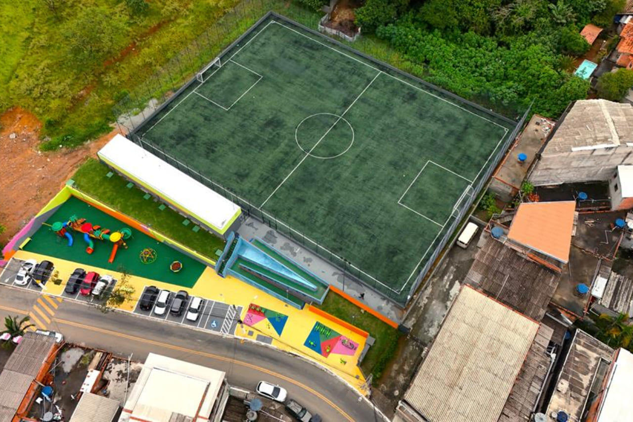 Parque Viana, em Barueri, ganha novo campo de futebol no domingo (25)