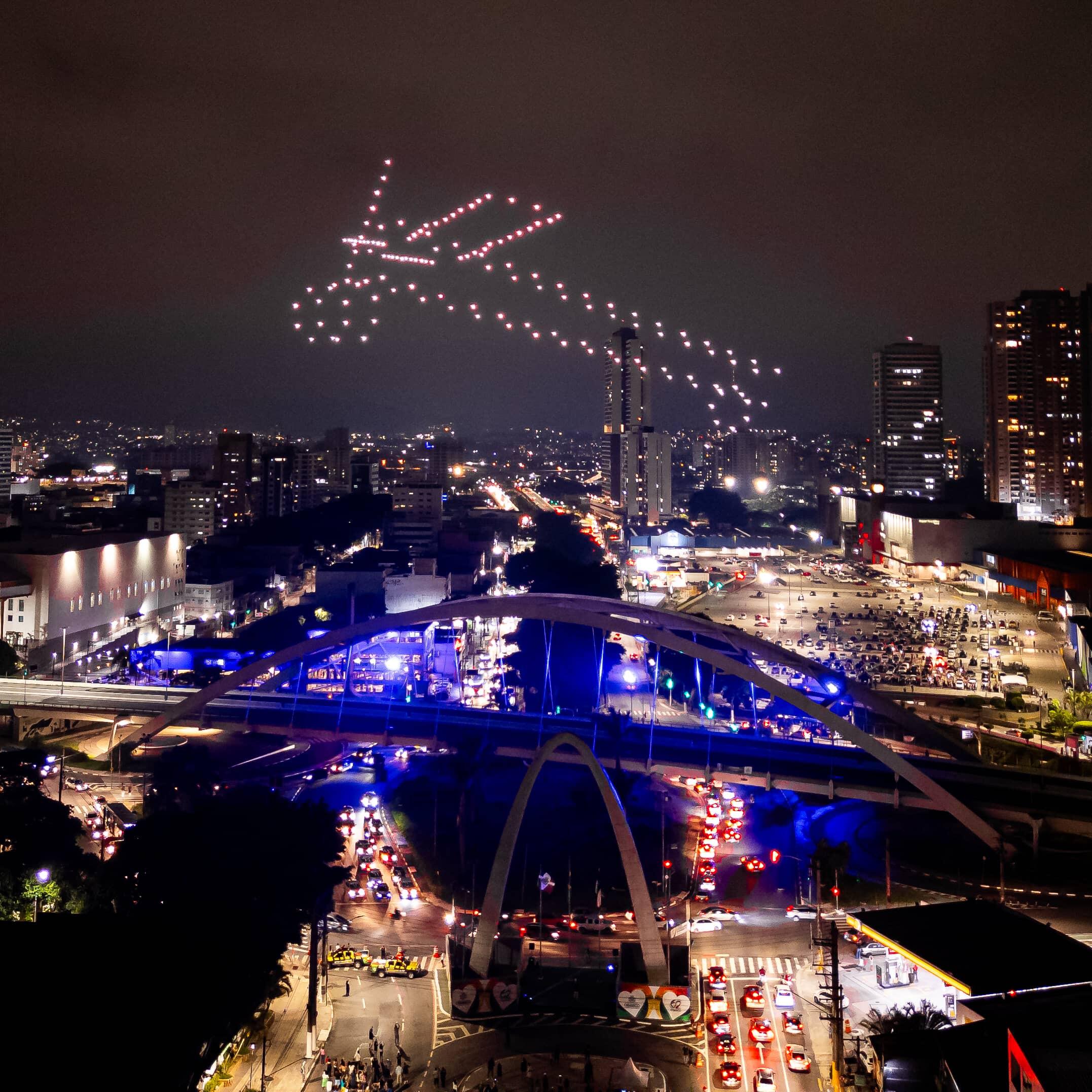 Você viu? Show de drones enfeita o céu de Osasco no aniversário da ...