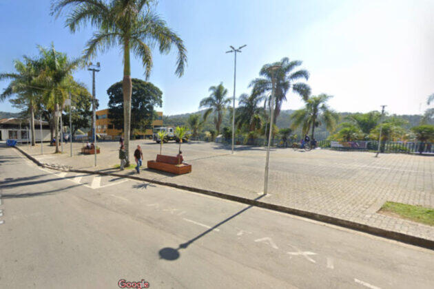 Praça da Matriz em Cotia recebe telão para transmissão do jogo entre ...